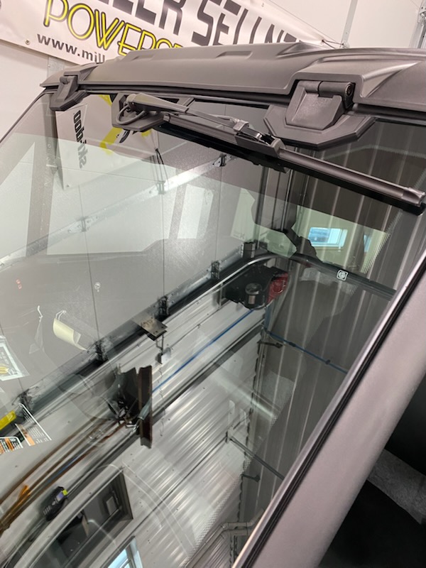 2025 Can-Am 2025 DEFENDER DPS CAB HD9 64"RED MIST SKU # 8USB Utility ...