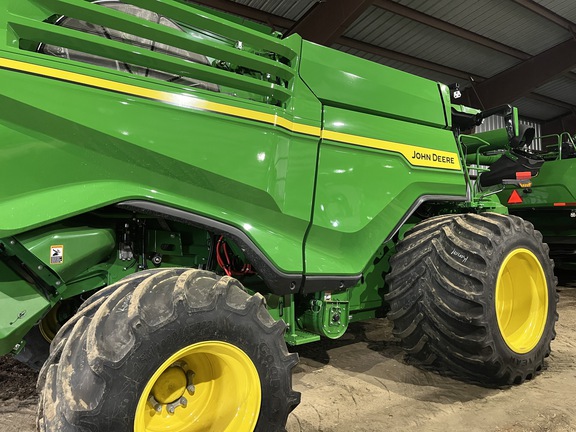 2024 John Deere X9 1100 Combine for sale in Freeman, SD 2024 John Deere X9 1100 Combine for sale in Freeman, SD